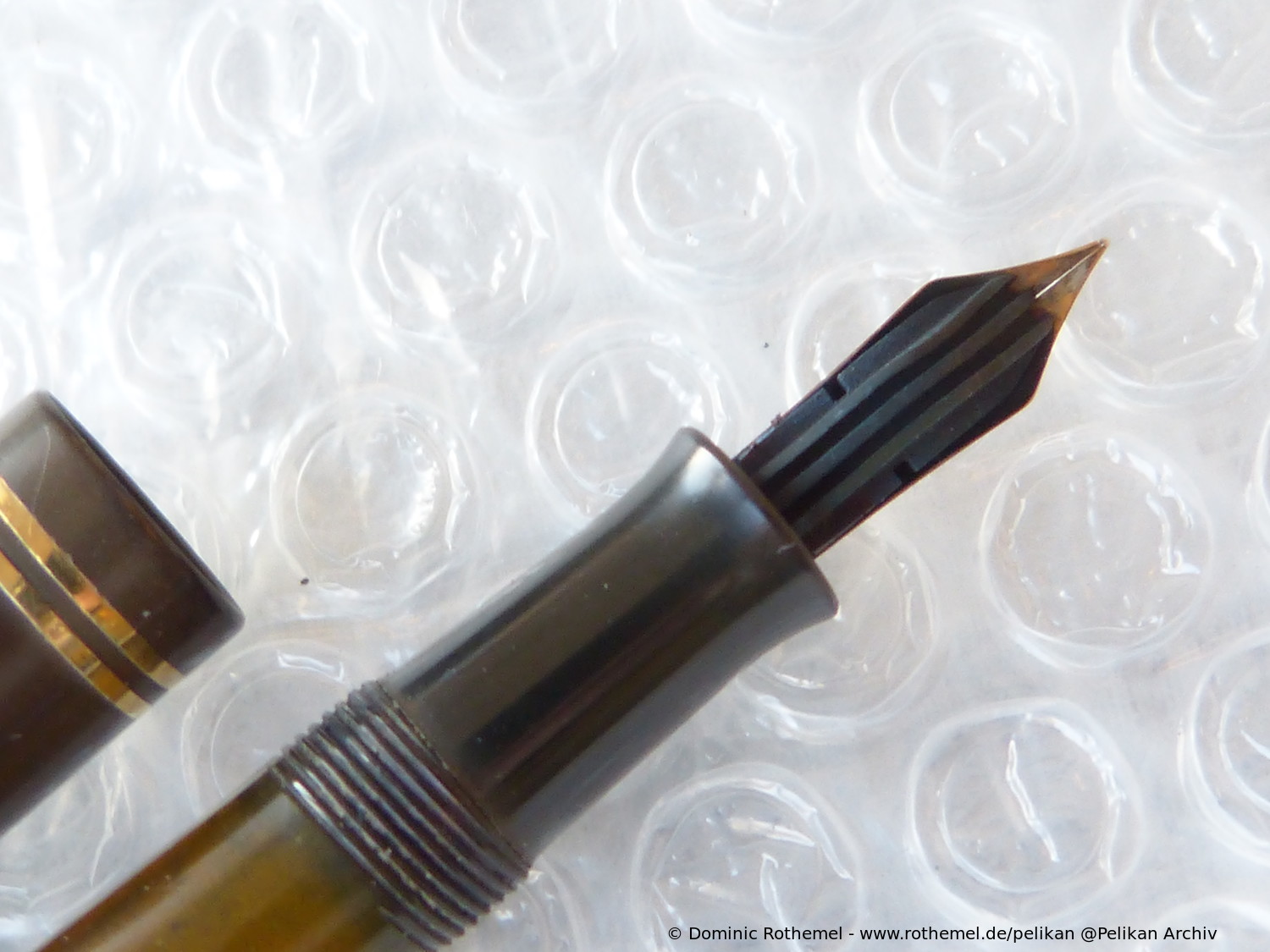 Pelikan 100 fountain pen