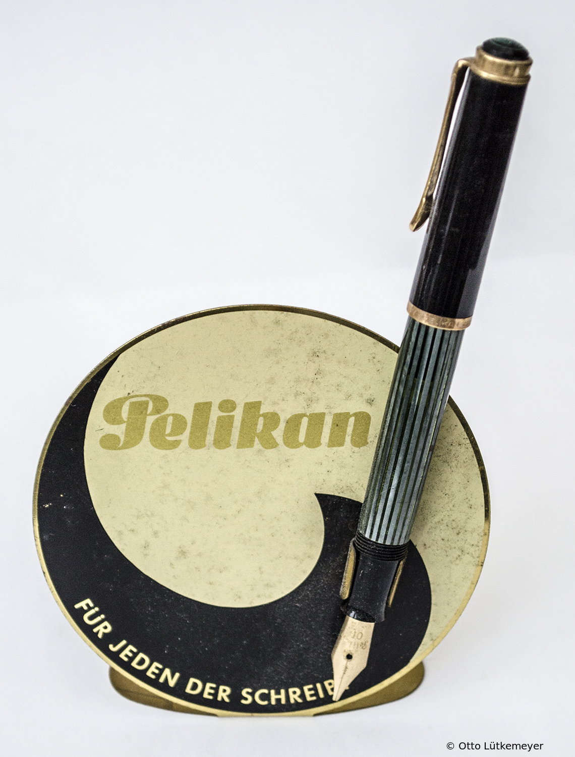 Pelikan Dummy fountain pens as advertising model